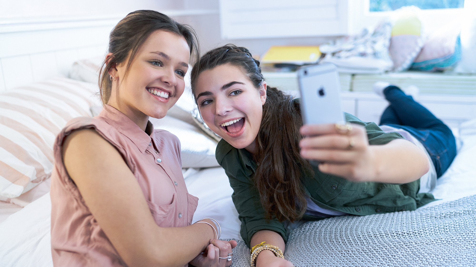 Connect without compromise: Apple® and Android™ streaming capabilities ...